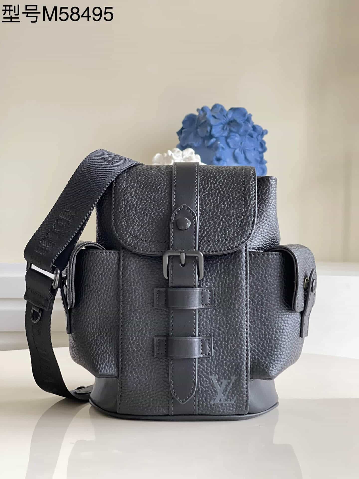 Louis Vuitton LV Christopher XS 单肩包 M58495黑色 名媛网