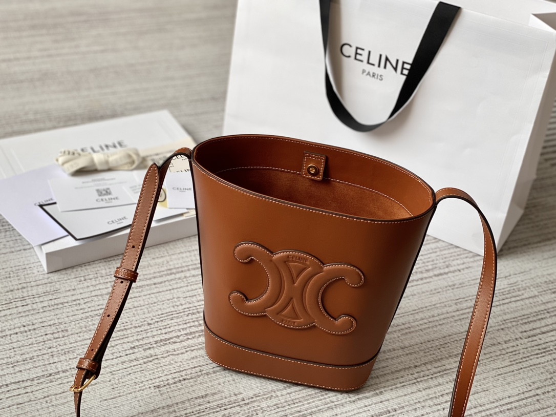 CELINE赛琳凯旋门立体大logo CUIR TRIOMPHE水桶包198243 名媛网