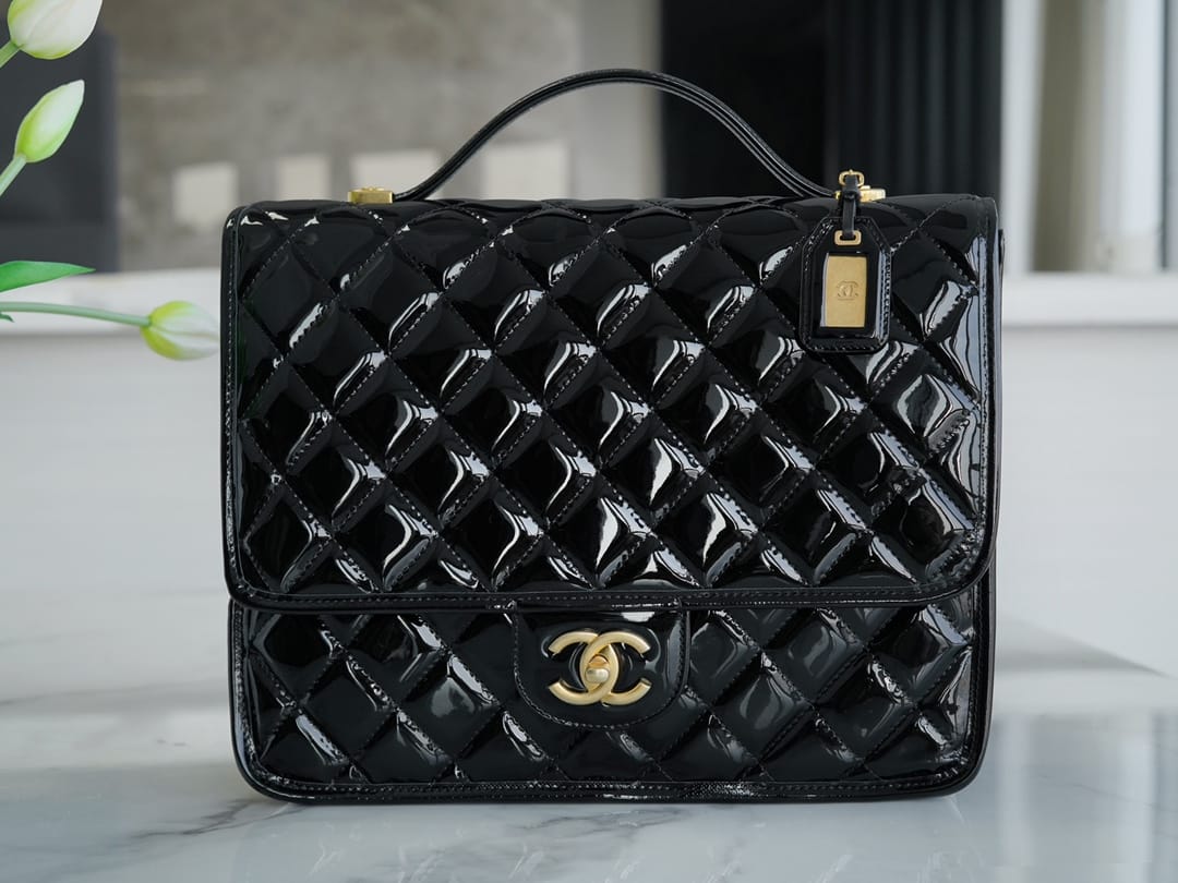 CHANEL 22K 高级手工坊漆皮双肩包 AS3662 B09576 94305 名媛网